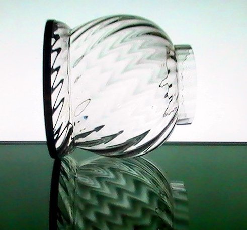 Glass Lamp Shade Round Swirled Bowl Green Rim 6.75 in with 3.75 fitter OOS